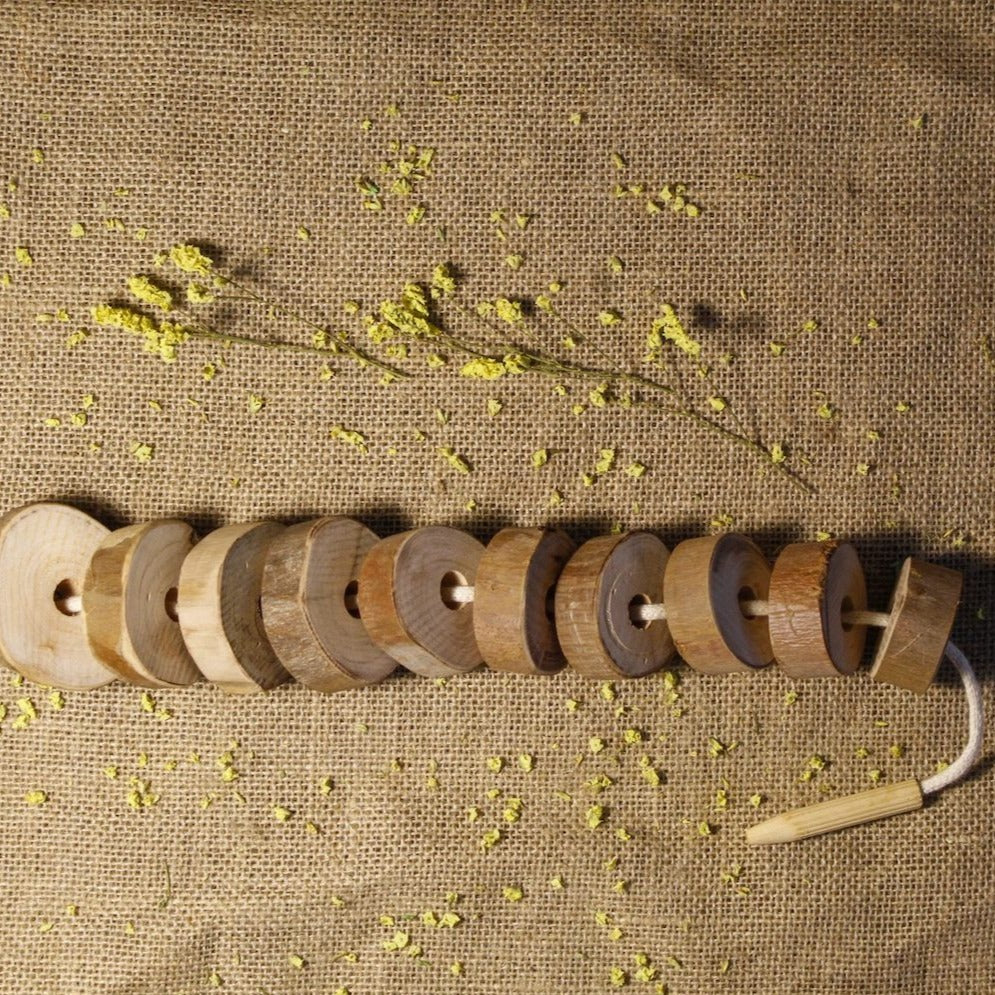 QTOYS - Natural Threading Set – Home With Kids